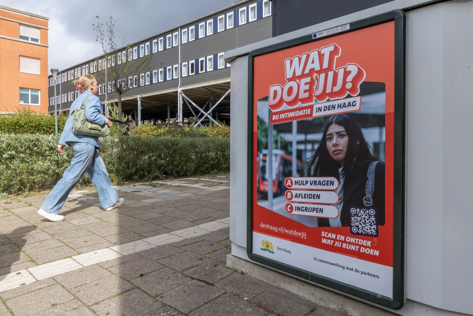 Campagne tegen straatintimidatie: 'Wat doe jij?' - Den Haag