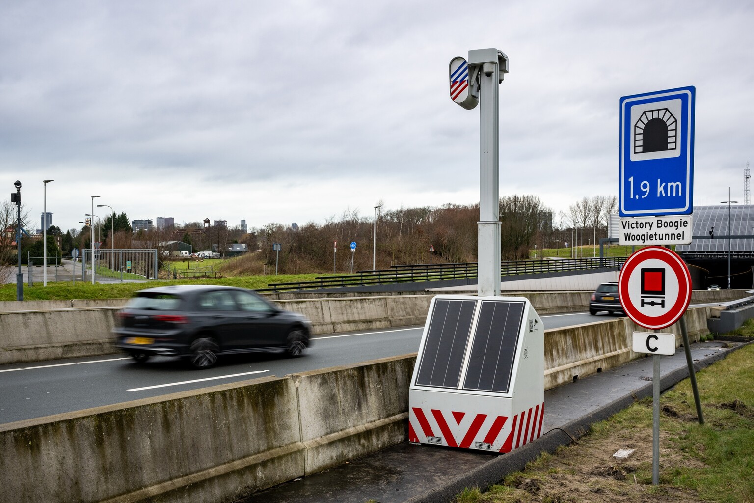 Flexflitsers maken Rotterdamsebaan verkeersveiliger - Den Haag - Pers